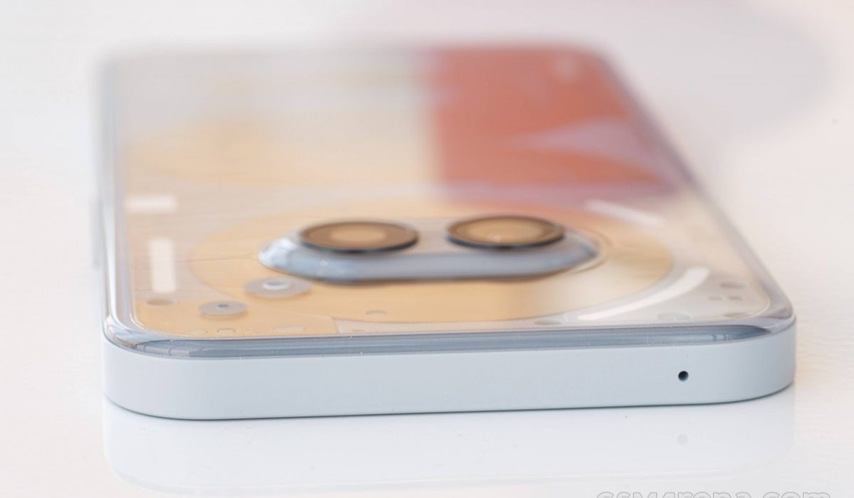 Cận cảnh Nothing Phone (2a) Plus: Dimensity 7350 Pro 5G, camera selfie quay video 4K, sạc 50W